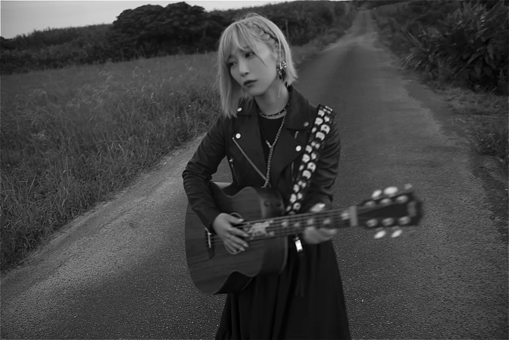 日本武道館ワンマン＆2ndアルバム直前、 ReoNa初書籍『Pilgrim』の全貌(2/2) | WEBザテレビジョン