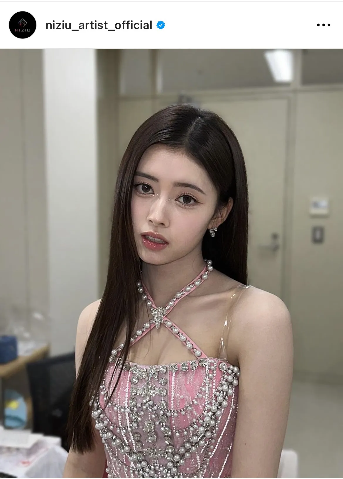 “美しくて可愛くてクール”…NiziU・リマ、最強ビジュアルソロショットに「同じ人間とは思えない」「二次元から飛び出してきたアイドル」の声(2/2) | WEBザテレビジョン